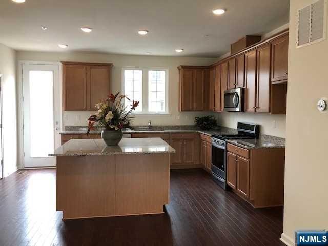 32 Litchfield Lane # 403