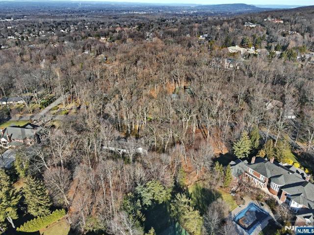 32 Litchfield Way