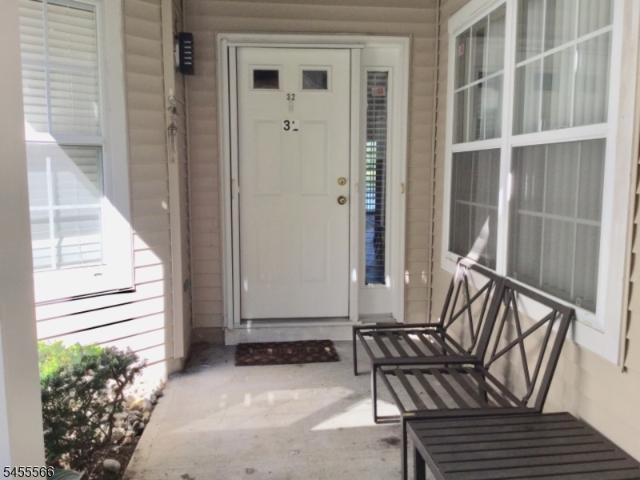 32 Loch Ln