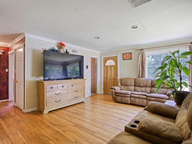 32 Mager Avenue