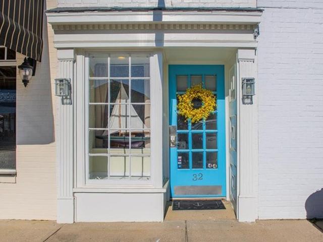 32 Main St N, Kilmarnock, VA 22482