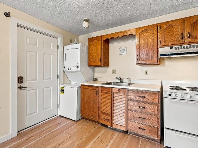 32 Market Street # B