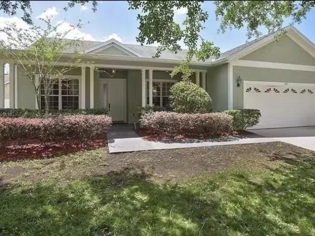 3/2 Minneola Home for Rent w/ Private Yard 925 White Oak Way.