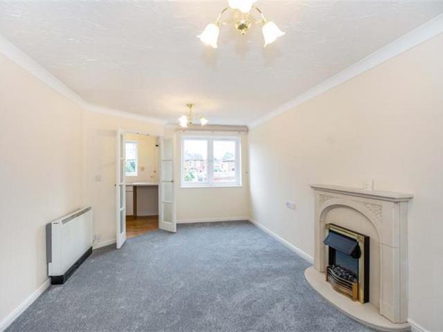 32 Montgomery Court, Coventry Road CV34 1 bed retirement property to rent £1,025 pcm £237 pw