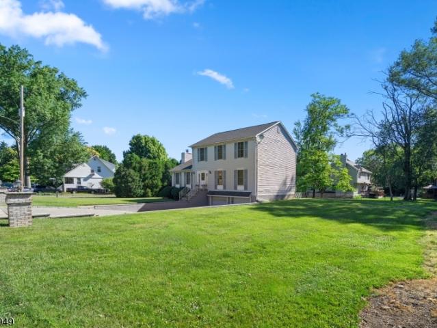 32 Montville Ave