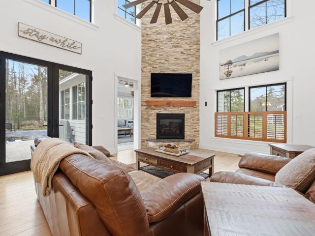 32 Mountain Shadows Drive