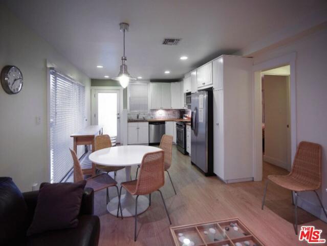 32 N Venice Boulevard