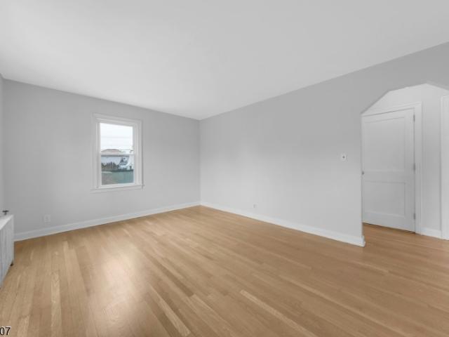 32 N 7Th Ave