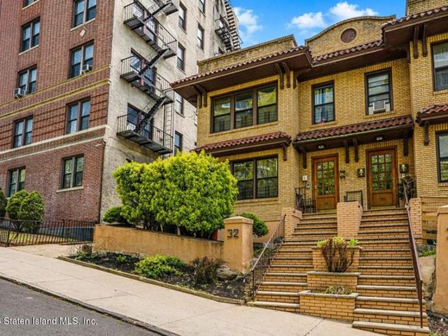 32 Nicholas St, Staten Island, NY 10301