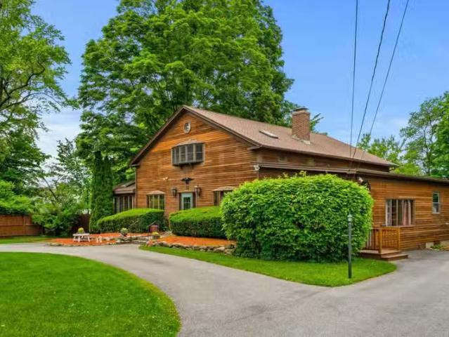 32 NORCROSS ST, MANCHESTER, NH 03109 Single Family Residence F.