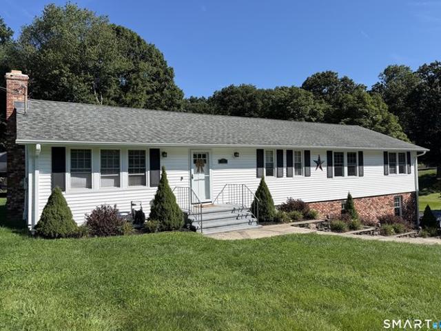 32 Nuthatch Hill Rd, Trumbull, CT 06611