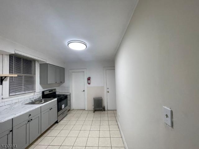 32 Oak Ave