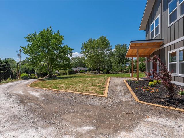 32 Oak Hill Road