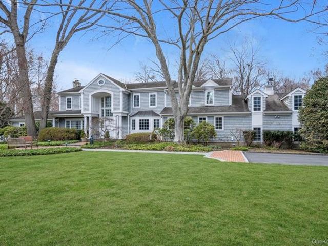 32 Old House Ln, Sands Point, NY 11050