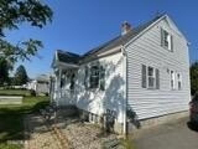 32 Park Ave, Latham, NY 12110