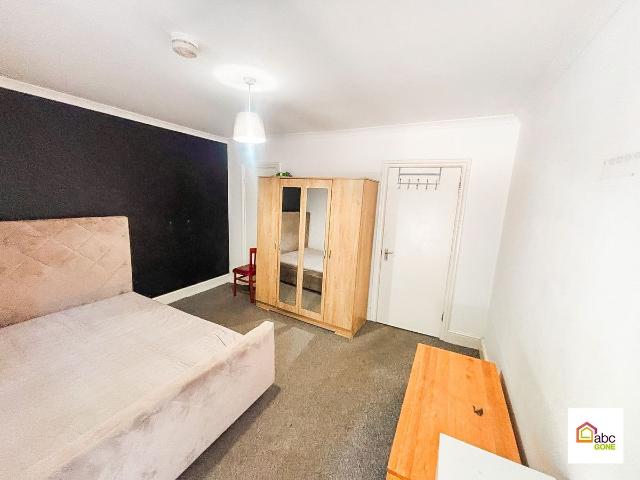 32 Park Avenue, Barking, UK IG11, 1 bed flat to rent, £1,200 pcm | PrimeLocation