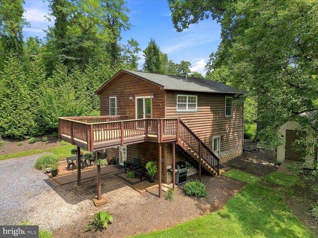 32 Parnassus Rd, Linden, VA 22642