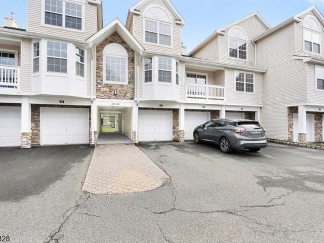 32 Pasture Ct, Roxbury Township, NJ 07852