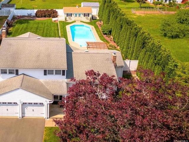 32 Patriot Ln, Newington, CT 06111