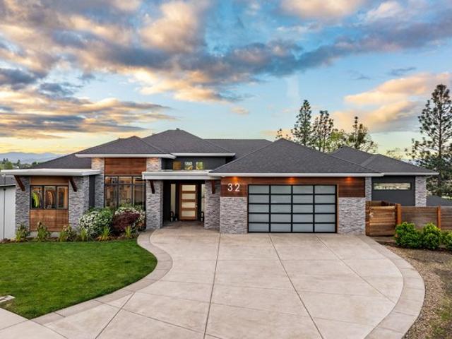 32 Pebble Creek Dr, Eagle Point, OR 97524