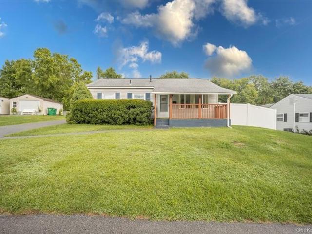 32 Peter Cooper Dr, Poughkeepsie, NY 12601