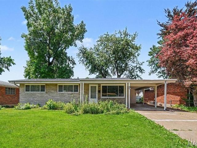 32 Queen Ann Dr, Hazelwood, MO 63042