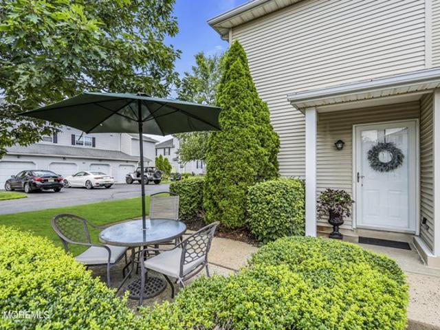 32 Racquet Rd, Wall, NJ 07719
