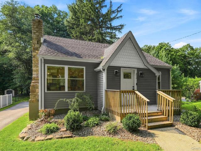 32 Red Oaks Mill Road