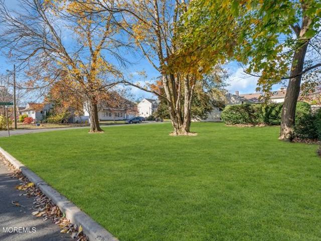 32 Roosevelt Ave, East Brunswick, NJ 08816