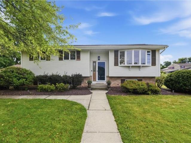 32 Robert Dr, Allentown, PA 18104