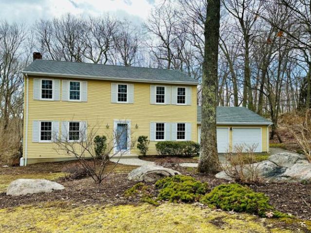 32 Robinhood Dr, Ledyard, CT 06335