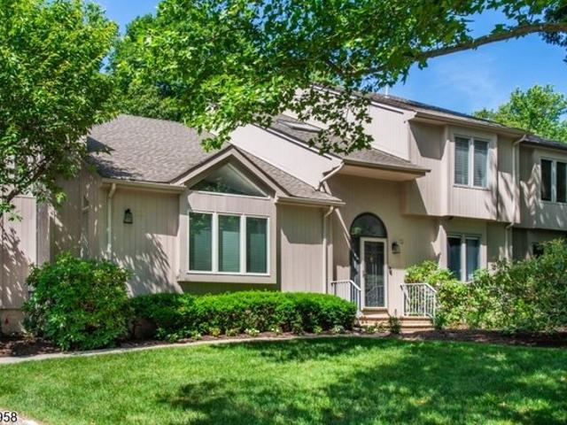 32 Robinhood Dr, Mountain Lakes, NJ 07046