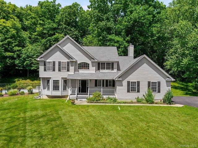 32 Robinson Ln, Wappingers Falls, NY 12590
