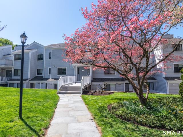 32 Rowayton Woods Dr, Unit 32, Norwalk, CT 06854 | MLS #24165