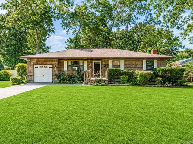 32 Rutland Rd, Mastic, NY 11950