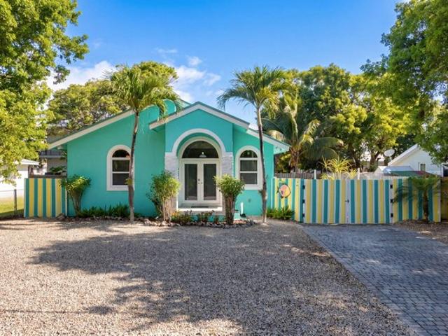 32 S Andros Rd, Key Largo, FL 33037