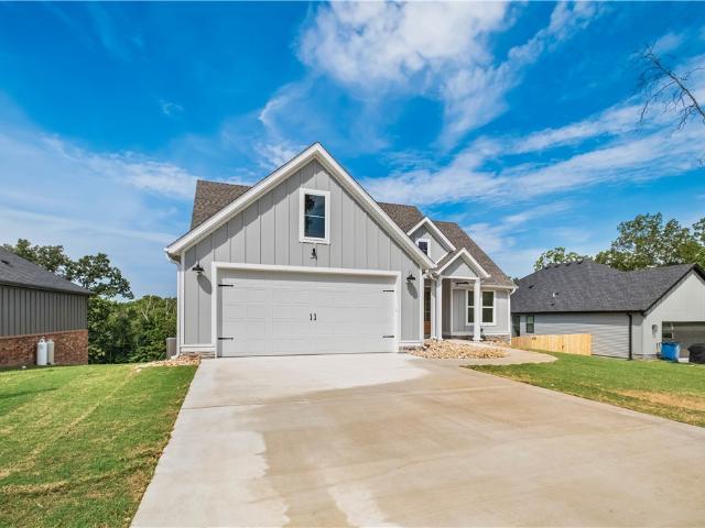 32 S Cheshnut Drive