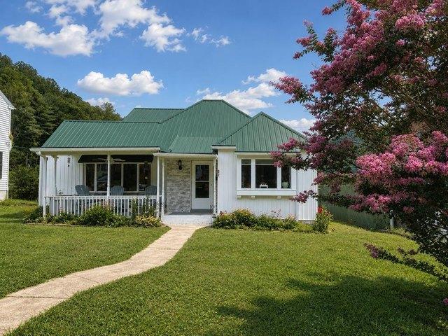 32 S Sunset Blvd, Williamson, WV 25661