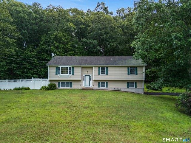32 School House Rd, Preston, CT 06365