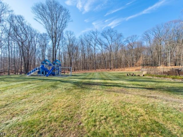 32 Schoolhouse Ln