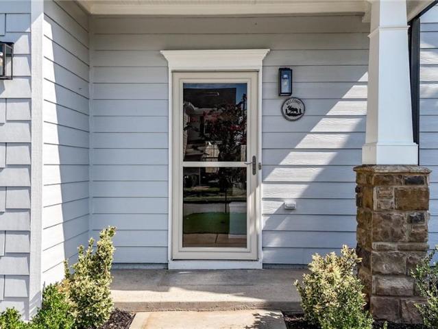 32 Samuel Way NW