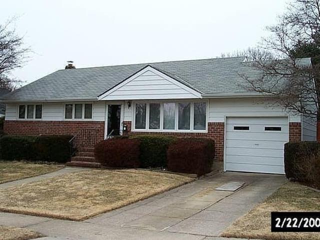 32 Sherman Rd, Old Bethpage, NY 11804