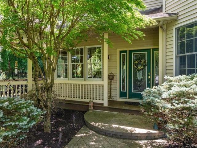 32 Somerset Ln, Warwick, NY 10990