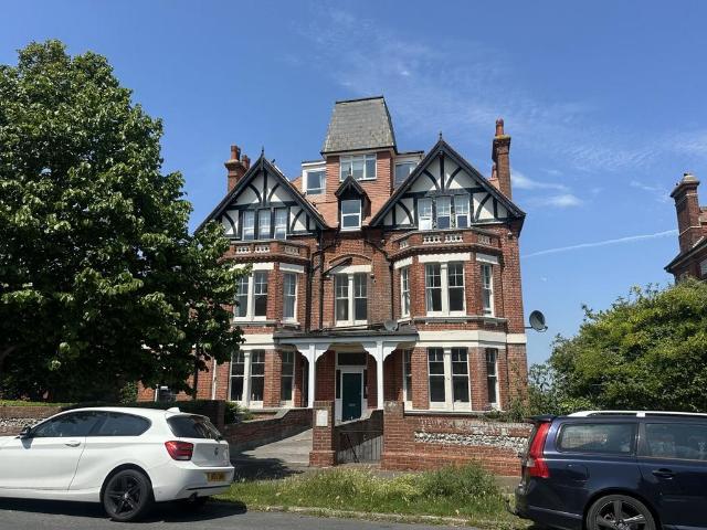 32 St Johns Road, Prime Meads 3 bed flat to rent £1,750 pcm £404 pw