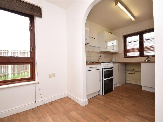 32, Stonecliffe Drive, Leeds, West Yorkshire, LS12 5SE