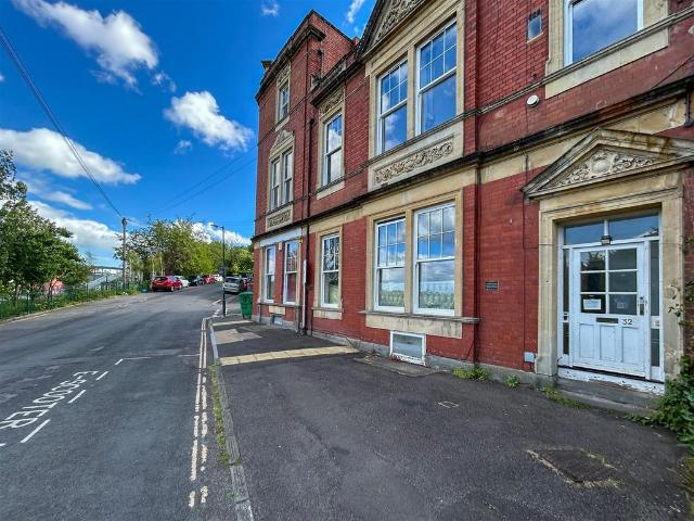 32 Station Road, Bristol BS7 4 bed flat to rent £1,995 pcm £460 pw