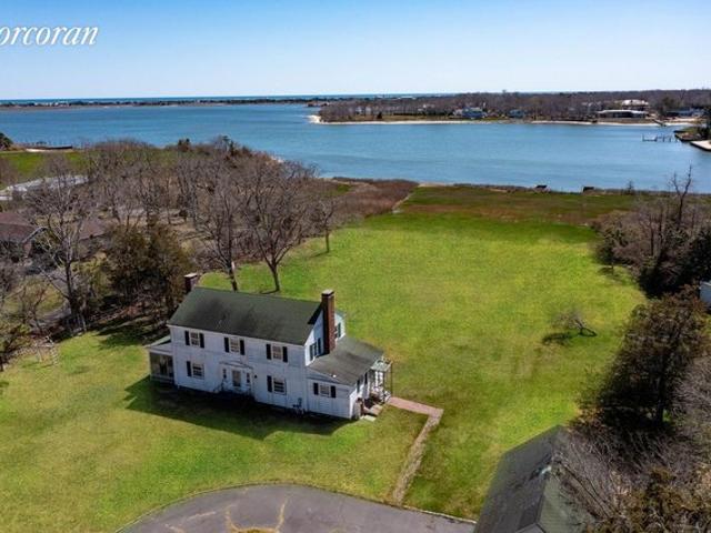 32 Sunset Ave, East Quogue, NY 11942