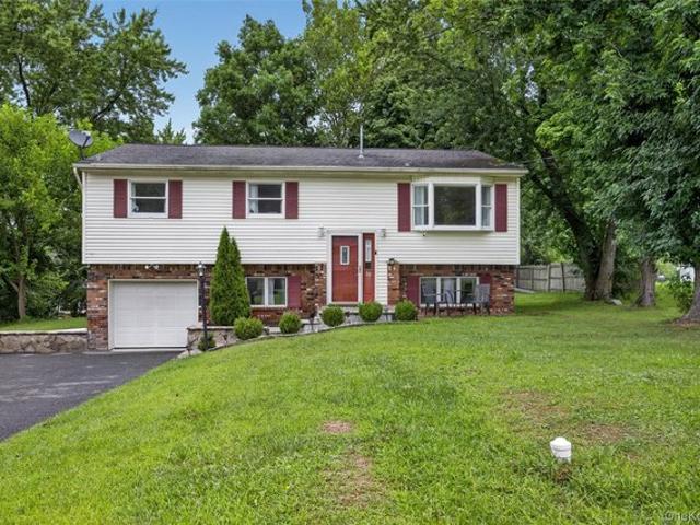 32 Surrey Rd, Chester, NY 10918
