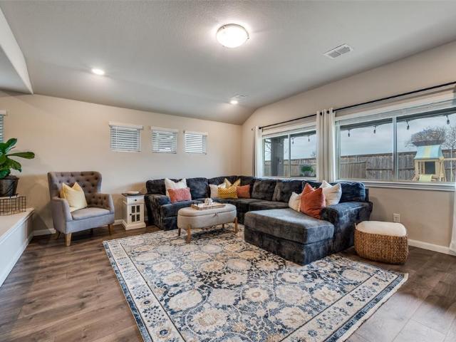 3304 Adobe Vista