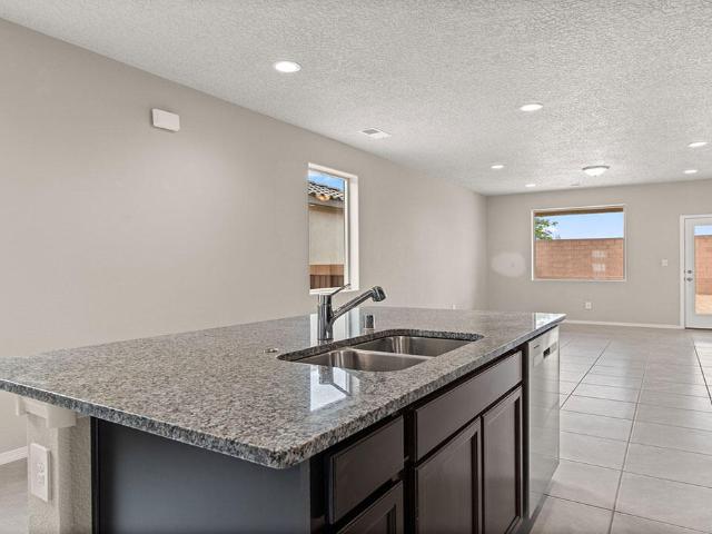 3328 Dijamant Loop SE